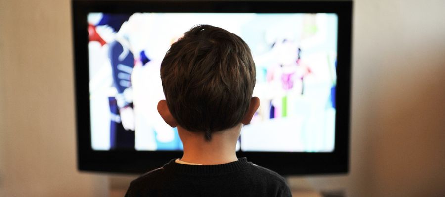 Does Watching TV Too Close Really Damage Your Child’s Eyesight? – Sightsage